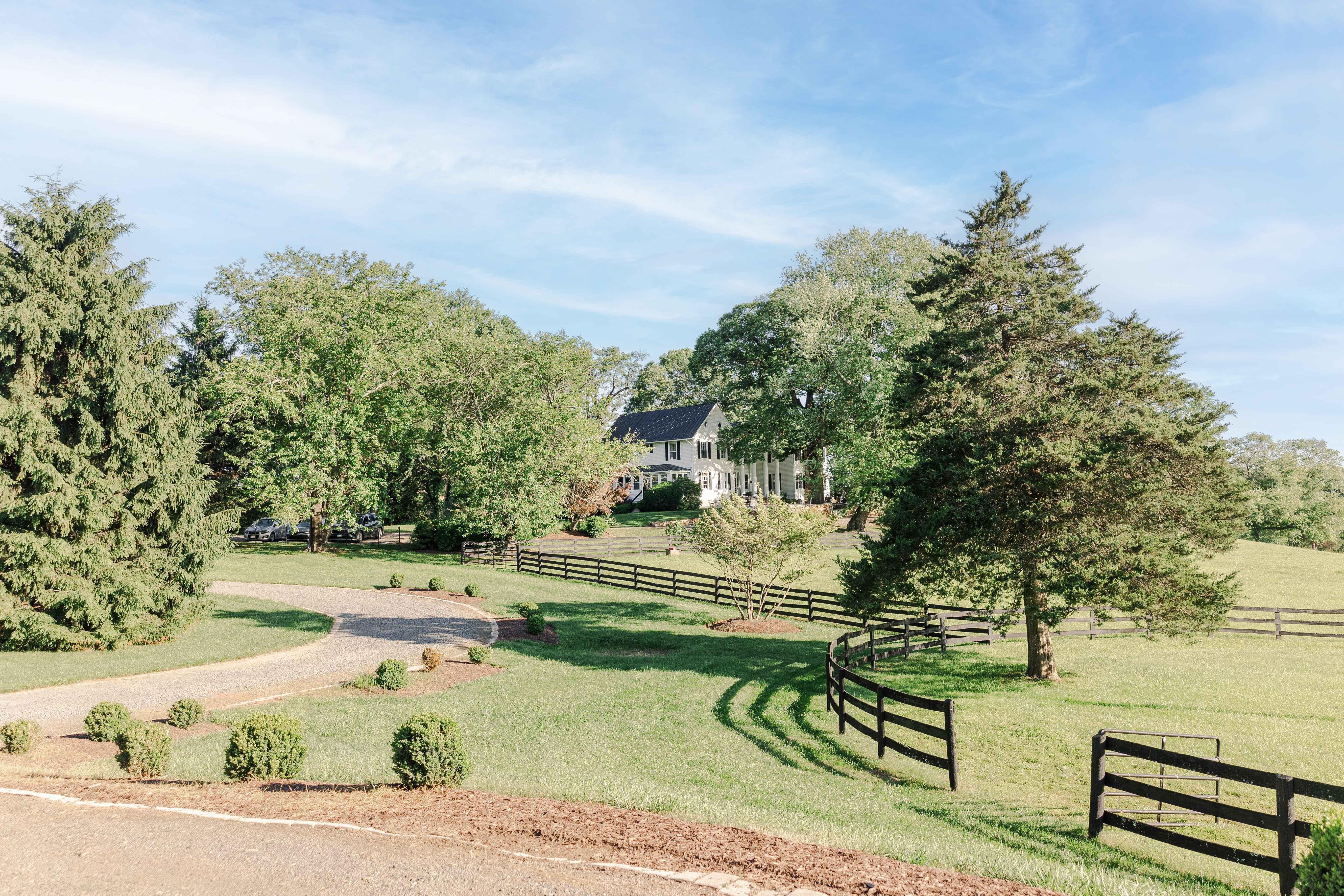 Black Horse Manor | Wedding Venues | Cost, Reviews & Photos | Zola