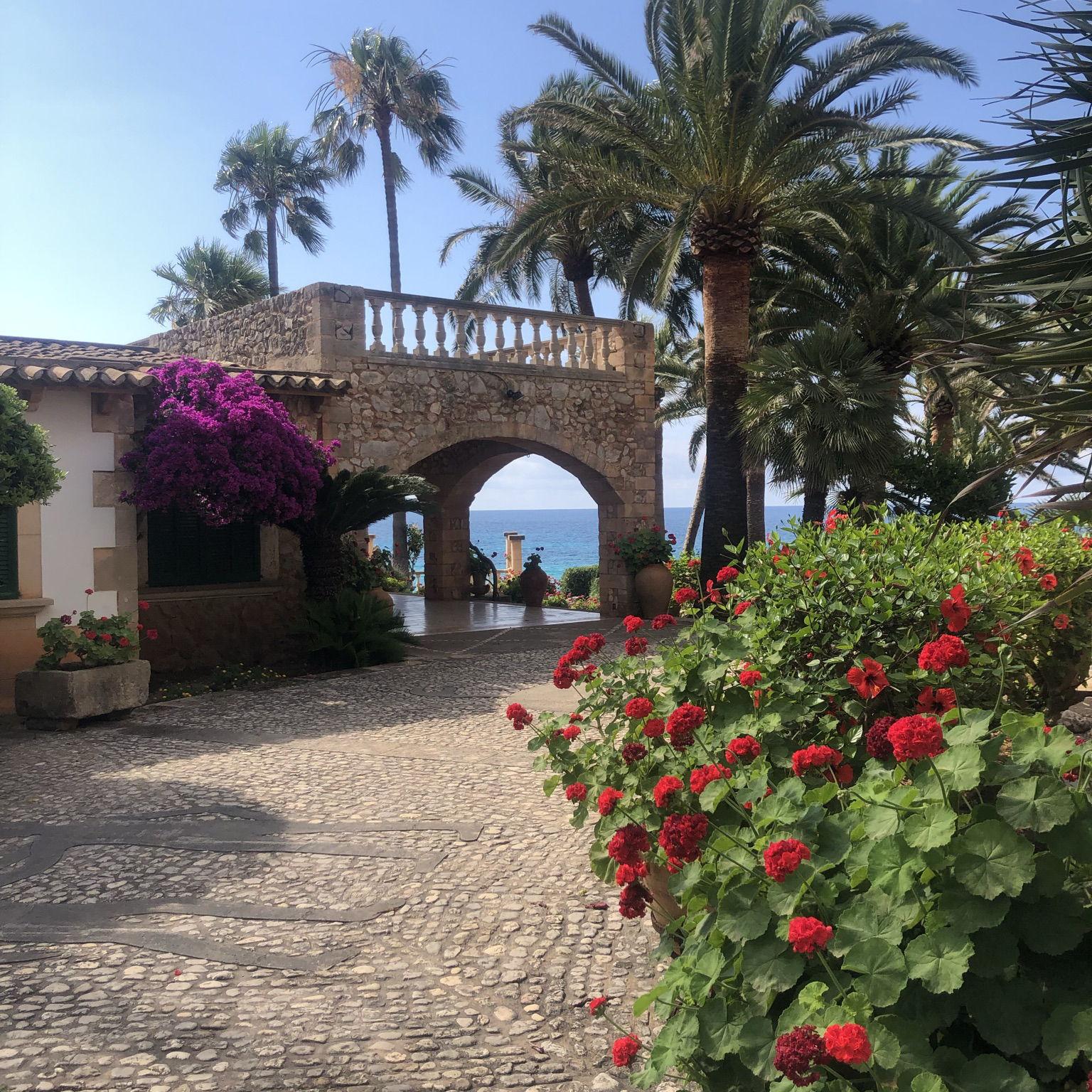 Lee Edwards and Kara Wright's Wedding Website