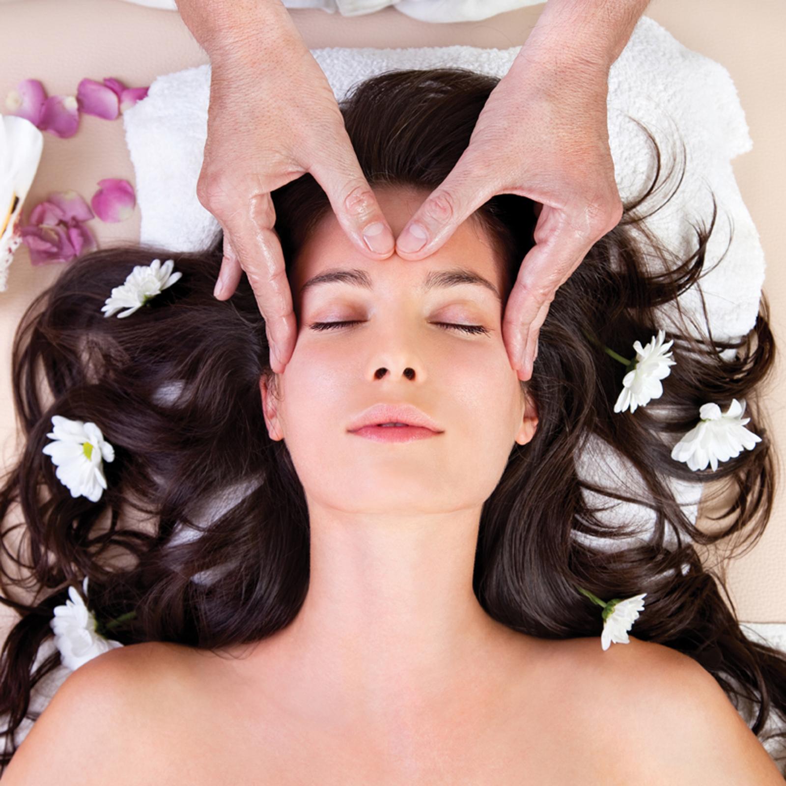 Spur Experiences One Hour Couples Deluxe Spa Day For 2 Zola
