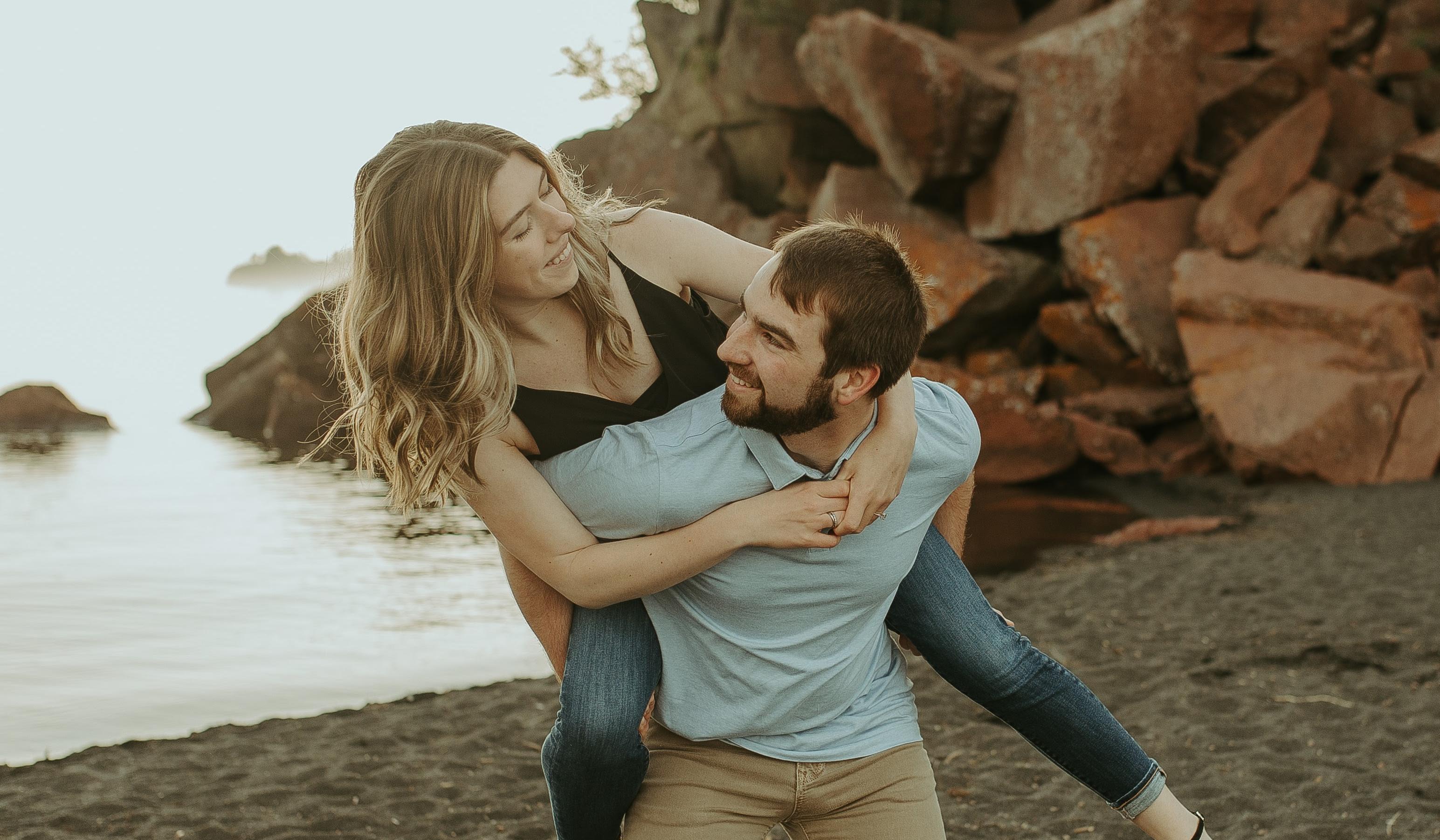 Anna Bloomberg and Eli Riesgraf's Wedding Website