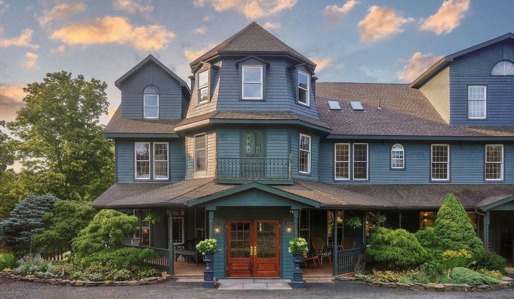 Meghan Rooney and Michael Lyle's Wedding Website