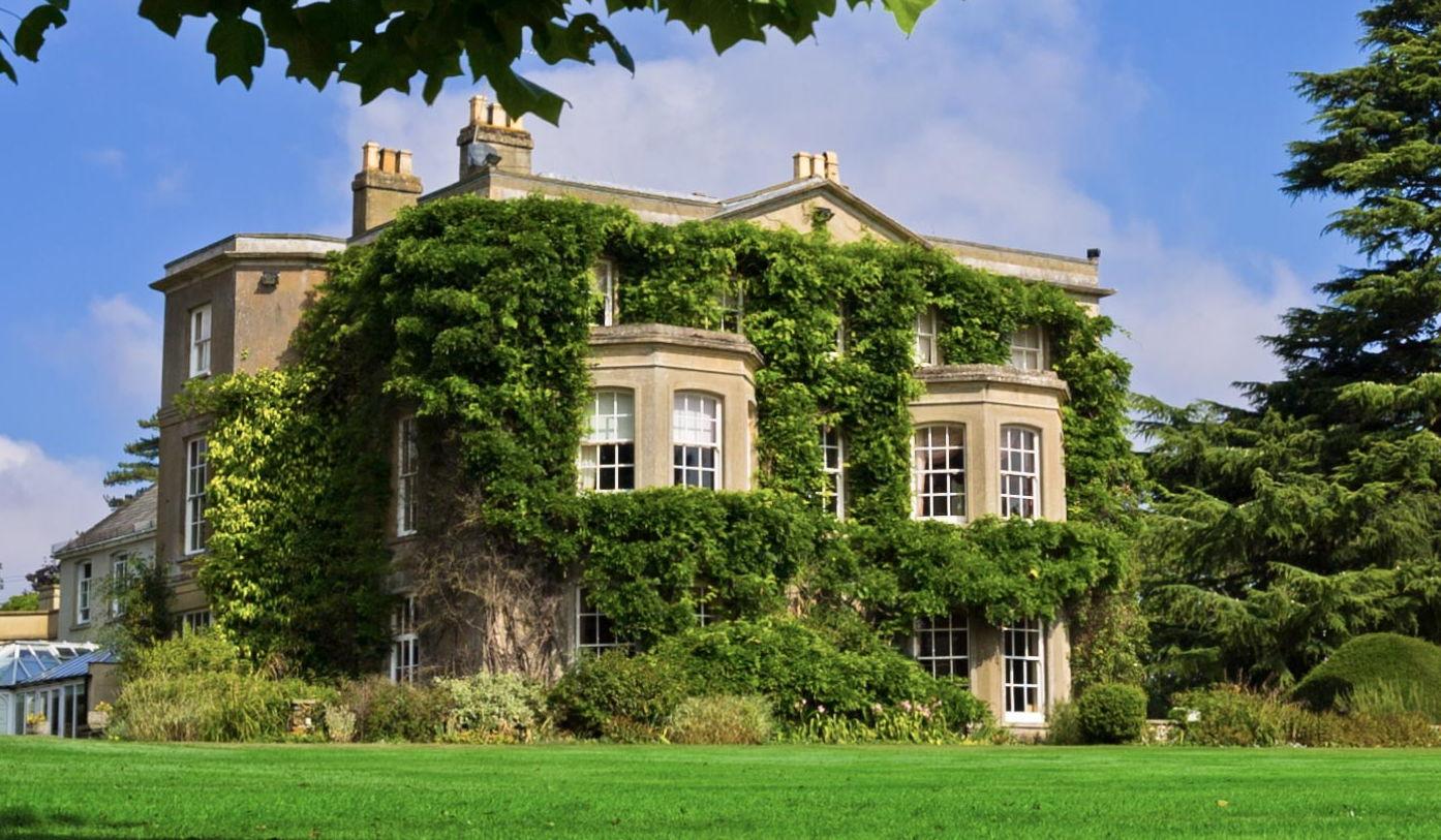 Saira Patel and Tom Nicholls' Wedding Website