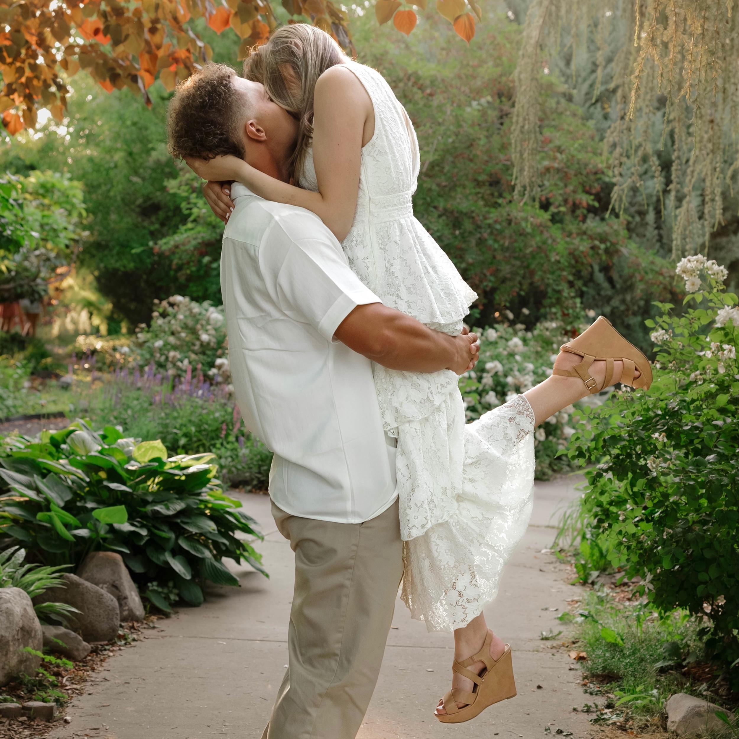 Elle Corene Woods and Garret Blake Noethe's Wedding Website