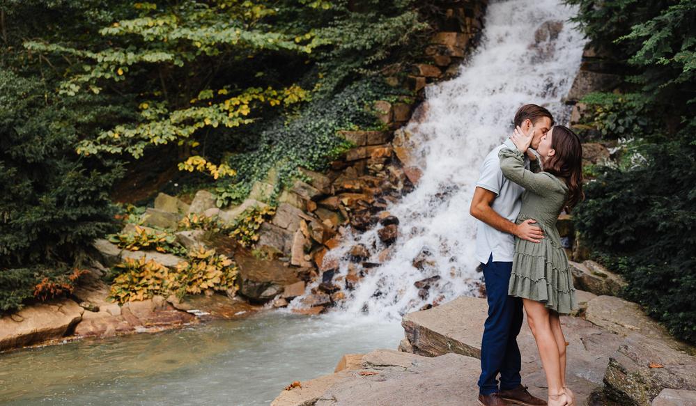 Erin Ahern and Evan Phillips' Wedding Website