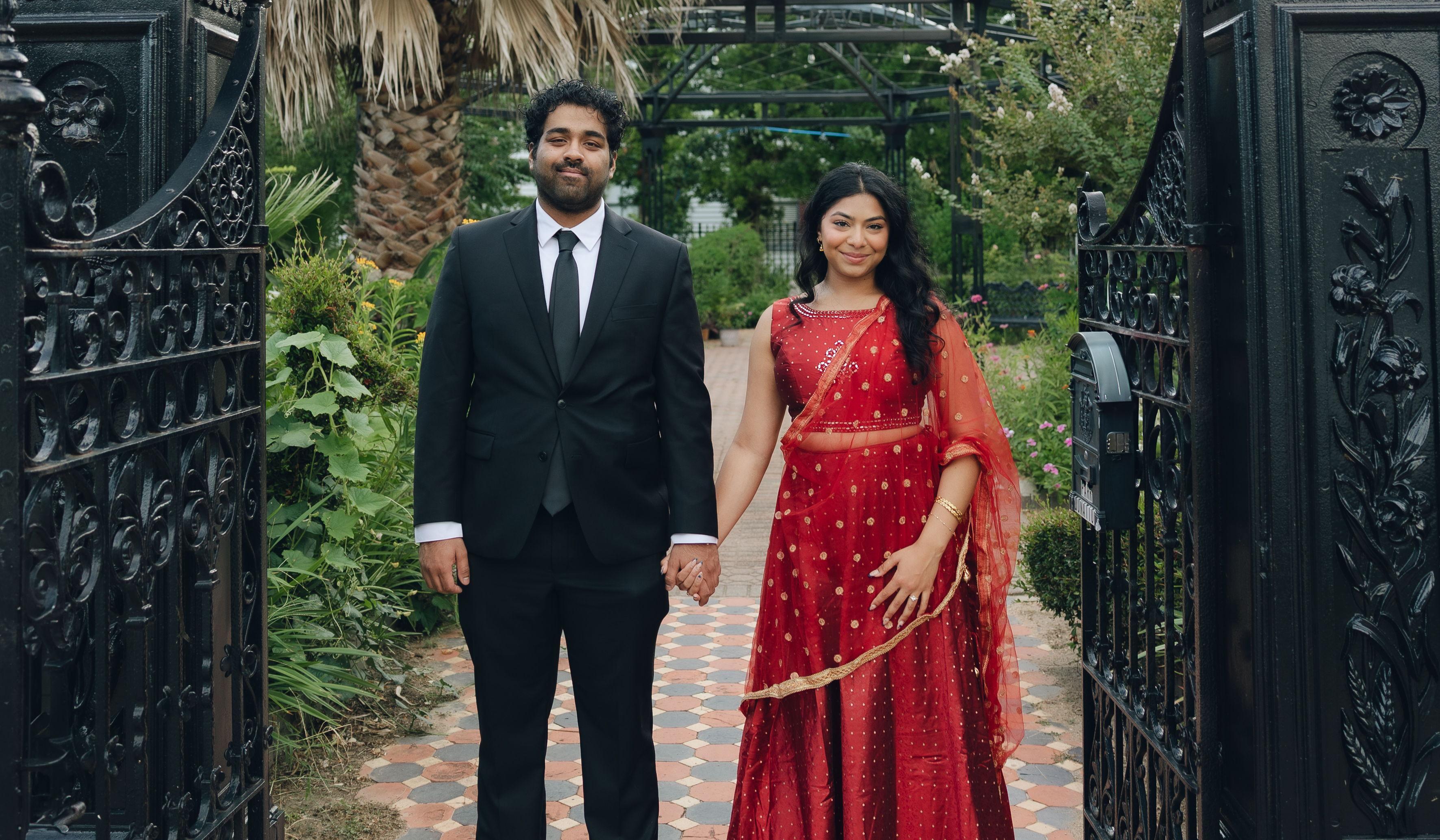 Roxanne Fernandes and Devin Davis' Wedding Website