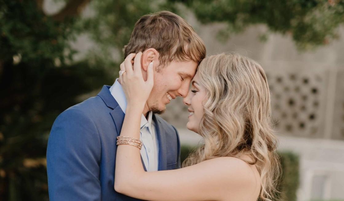 Alli Caves and Hunter Jones' Wedding Website