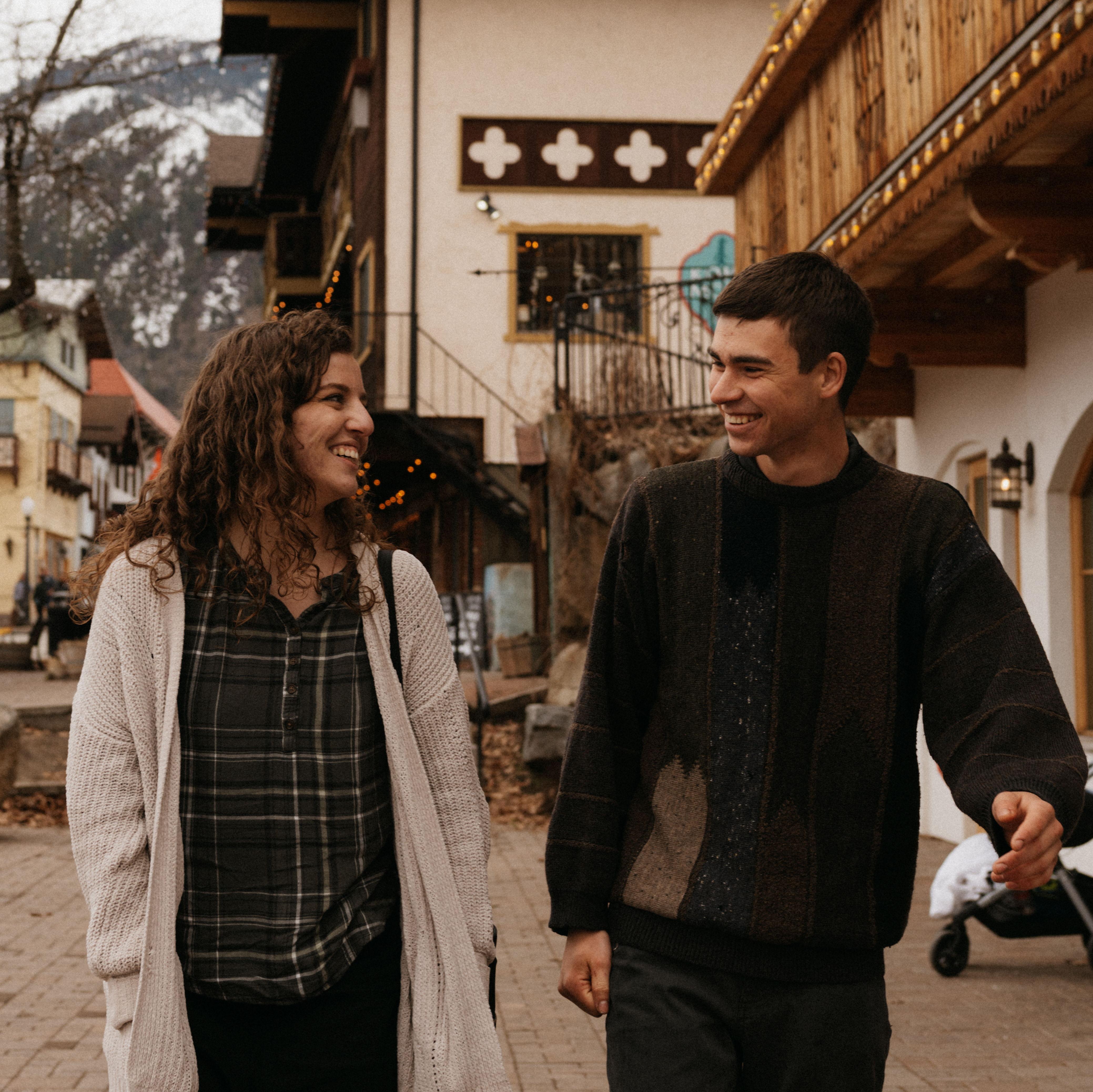 Efrem Roseburg and Jewel-Lee Rea's Wedding Website