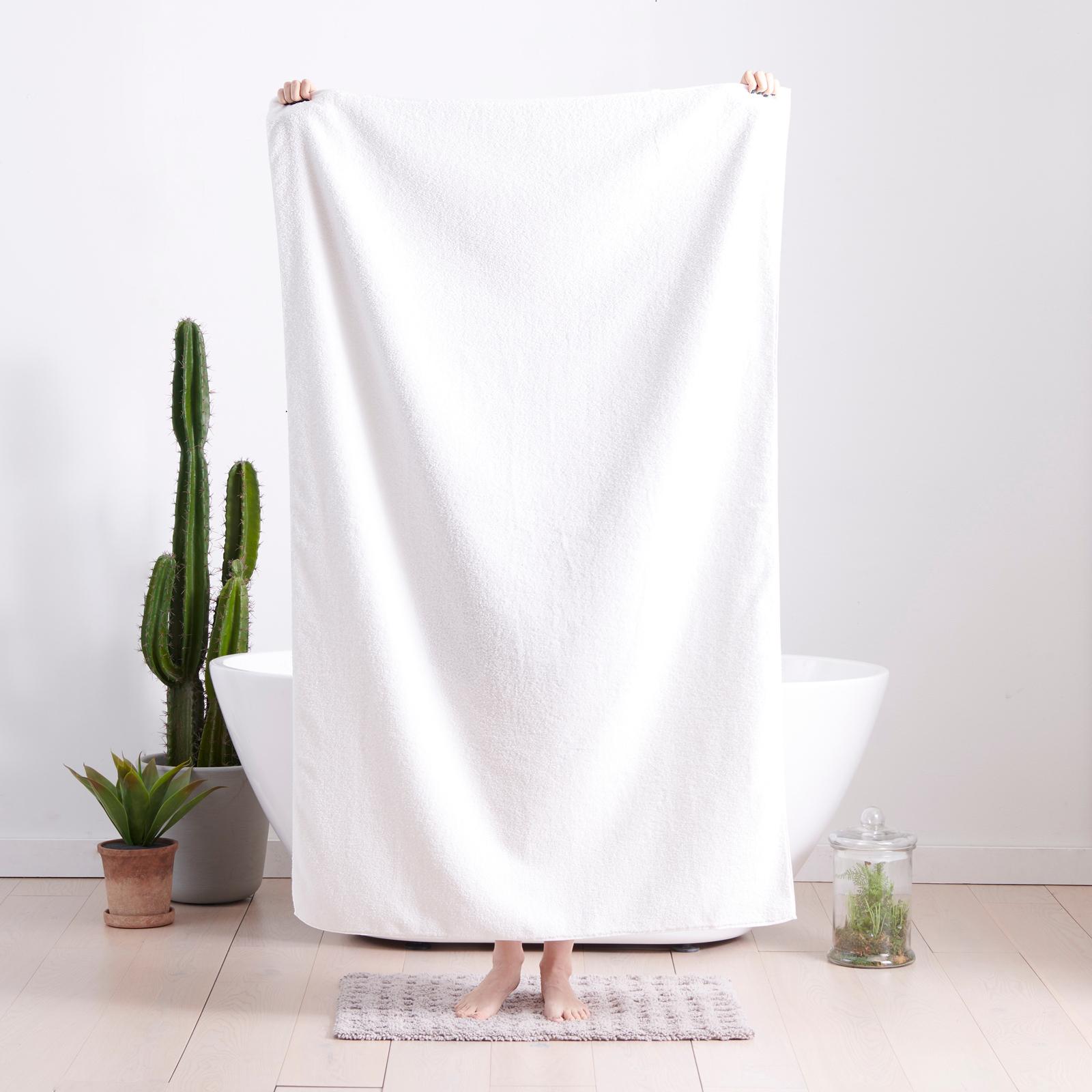 Uchino, Zero Twist Bath Sheet | Zola