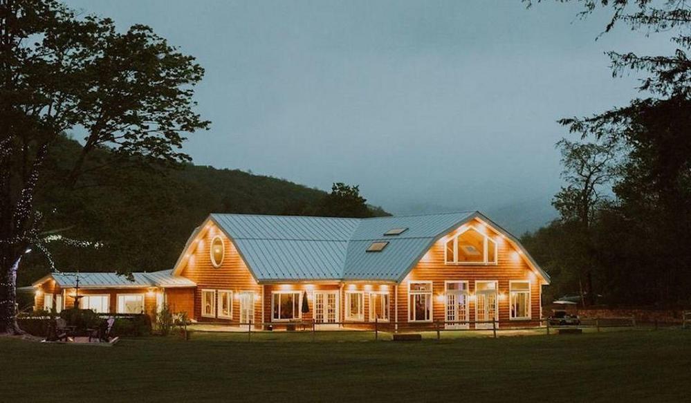 Brian Cordeiro and Erin Monaghan's Wedding Website