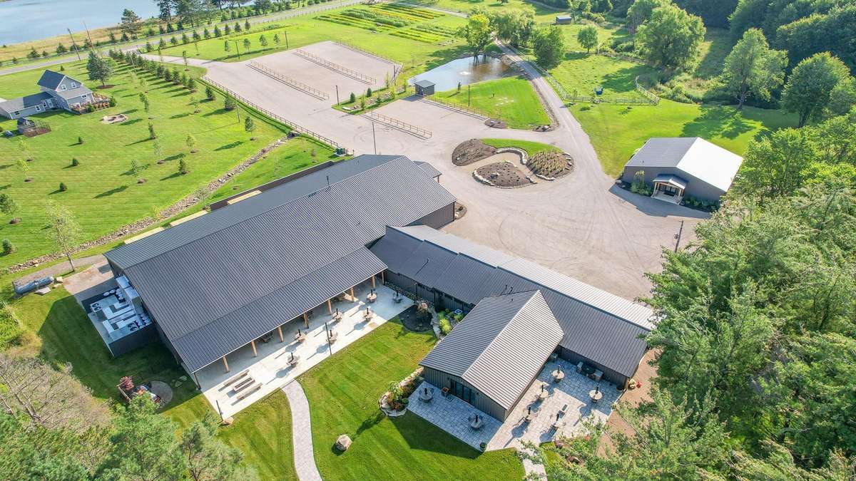 Standing Rock Farms | Wedding Venues | Cost, Reviews & Photos | Zola