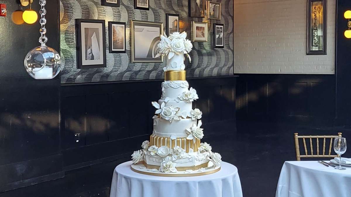 Julia Fedorova Cakes | Wedding Cakes & Desserts | Cost, Reviews & Photos | Zola