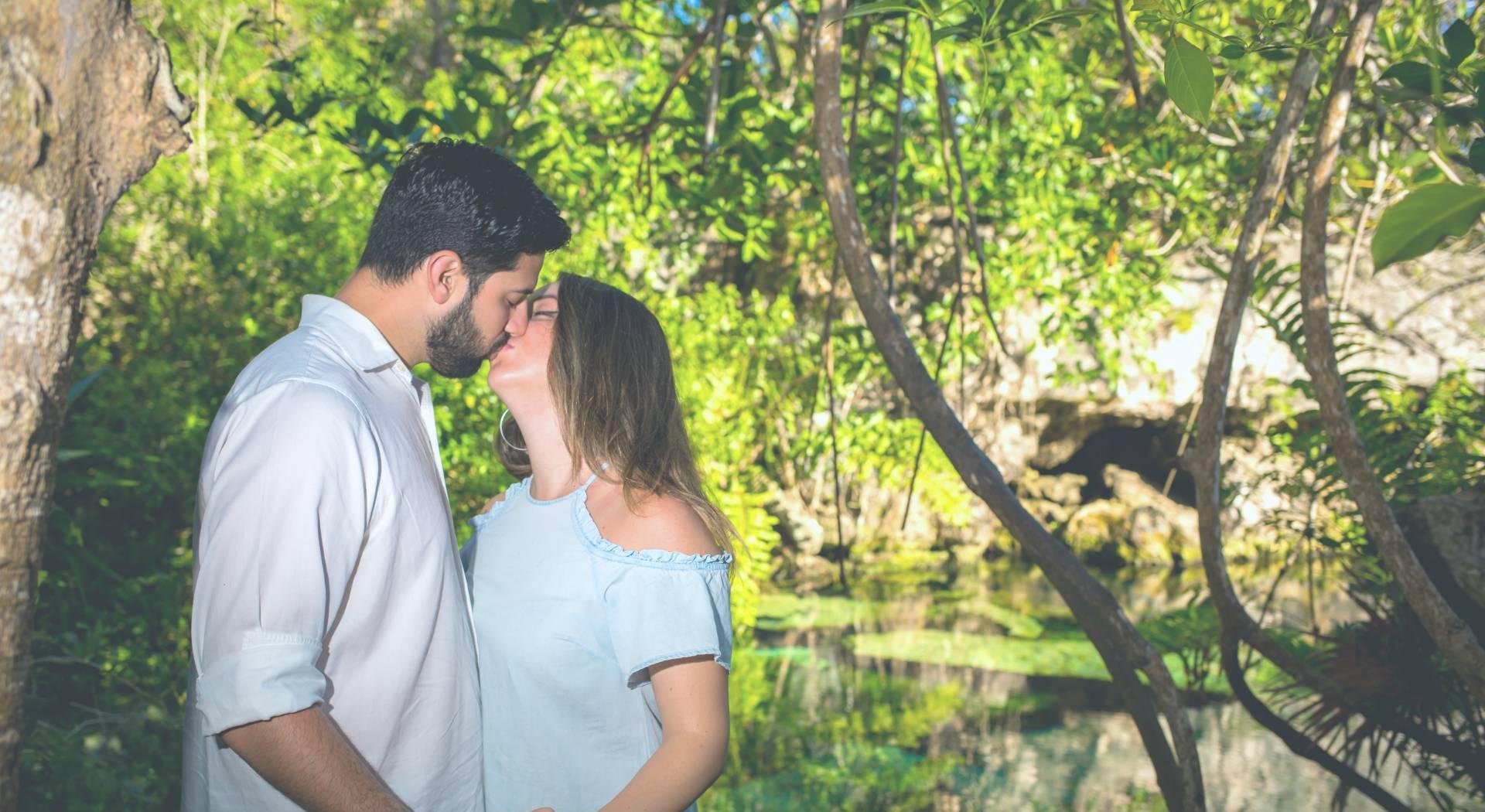 Alejandra Solares and Jonathan Honey's Wedding Website