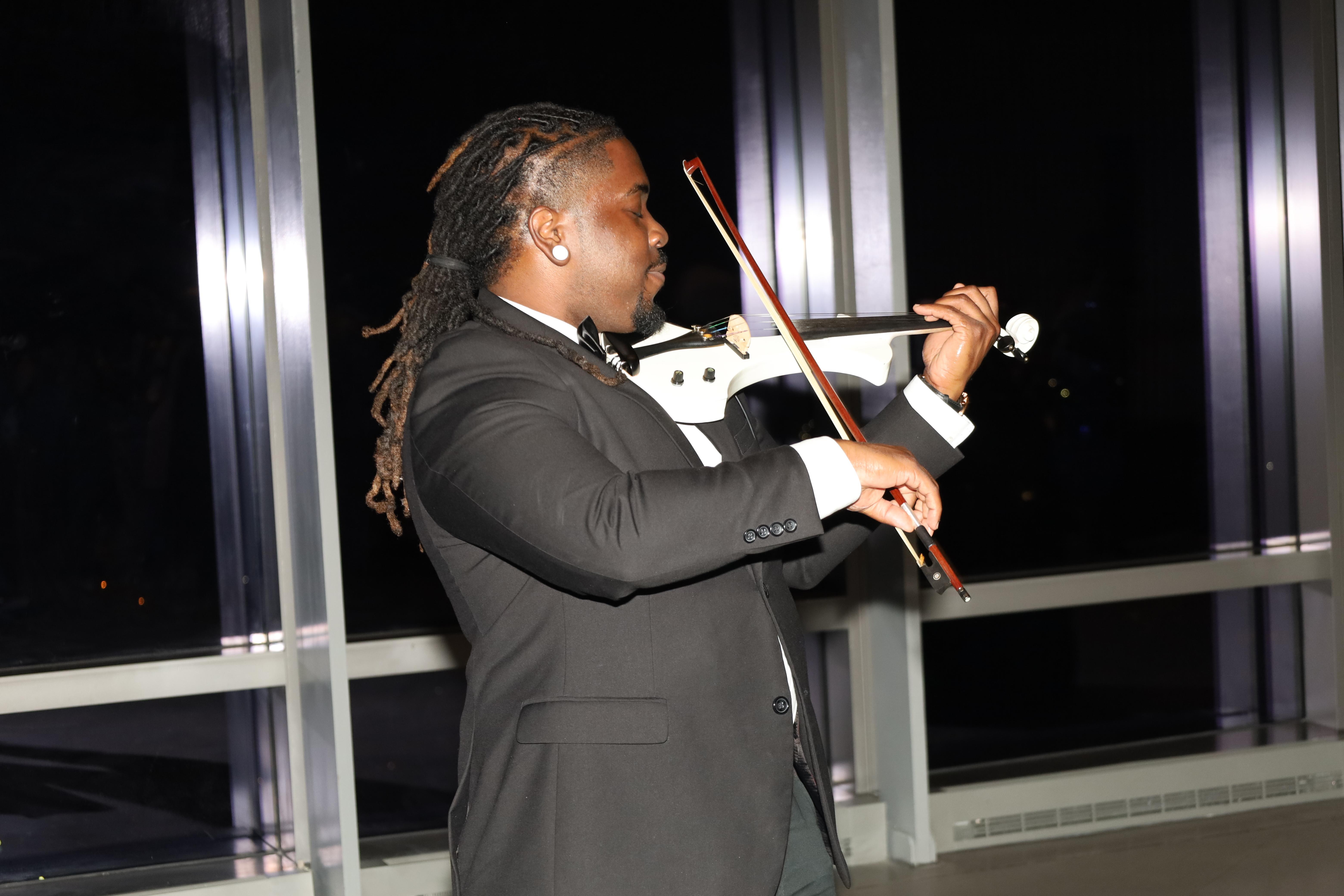 R&B/Hip-Hop Violinist Marvillous Beats - Wedding Bands & DJs - Zola