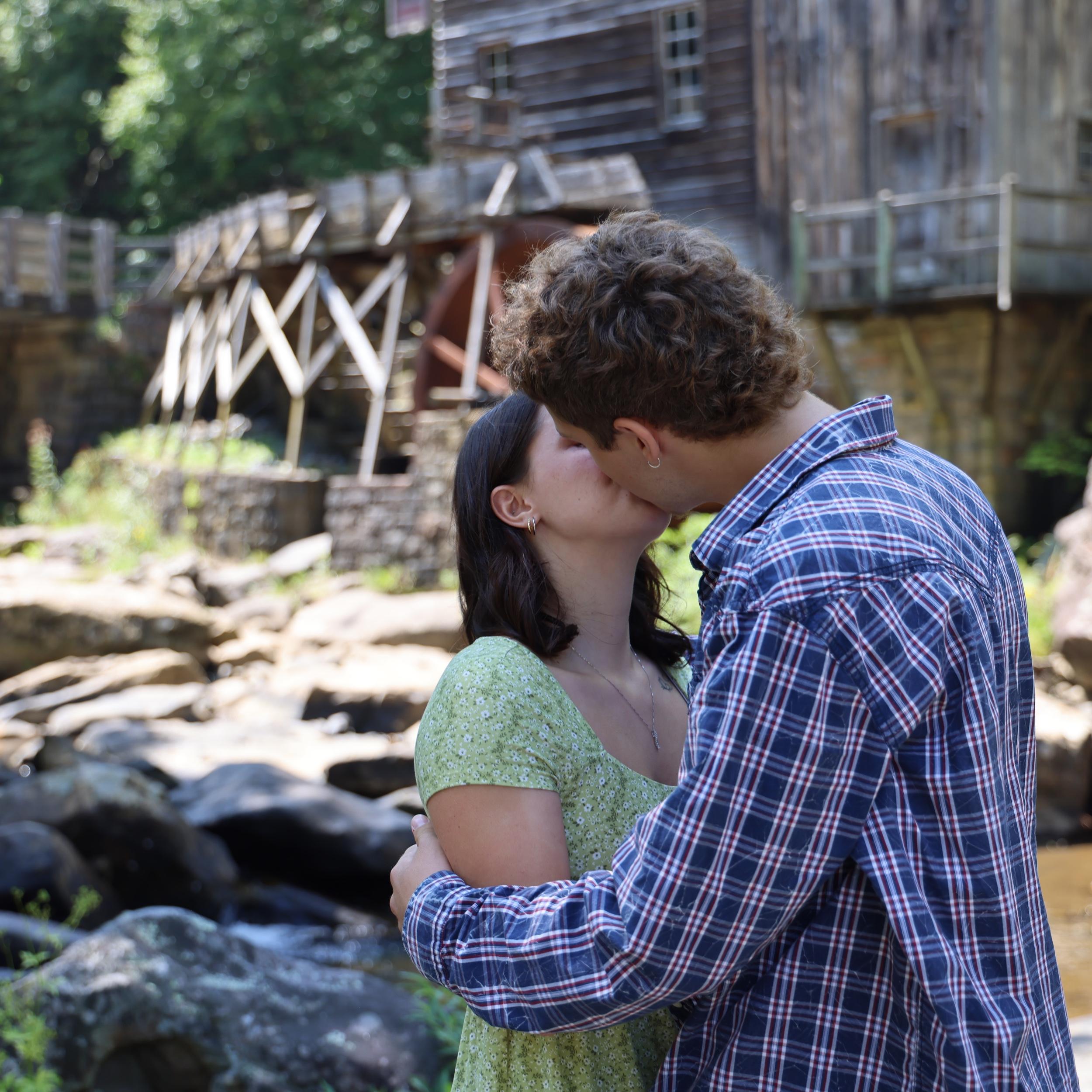 Elisabeth Gifford and Lochlan Griffith's Wedding Website