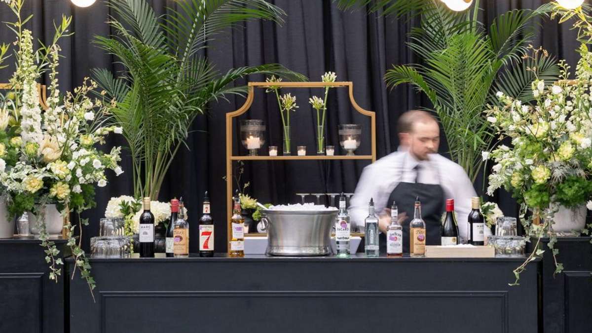 Kevin Lear On Main | Wedding Florists | Cost, Reviews & Photos | Zola